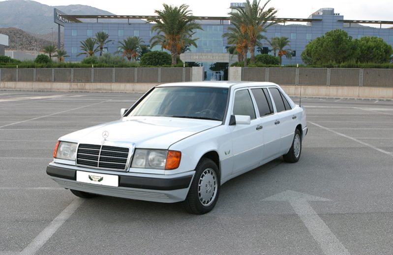 Mercedes 300D Turbo Limousine avec Chauffeur VTC - Limousine CC