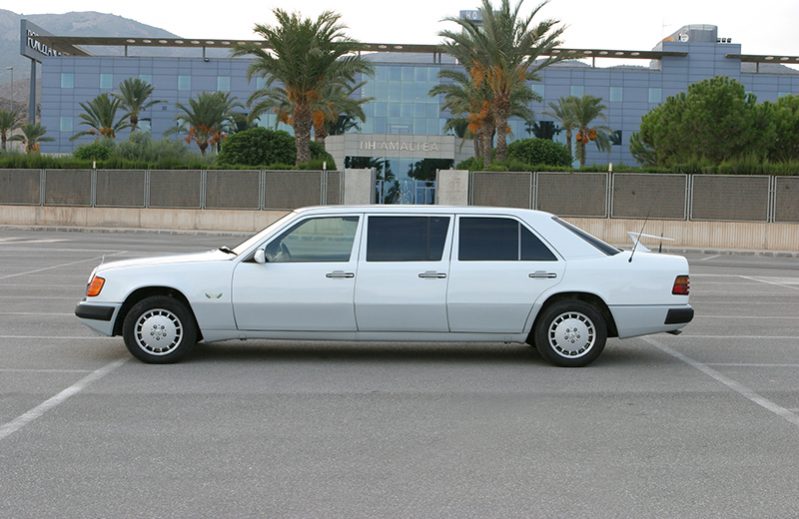 Mercedes 300D Turbo Limousine avec Chauffeur VTC - Limousine CC